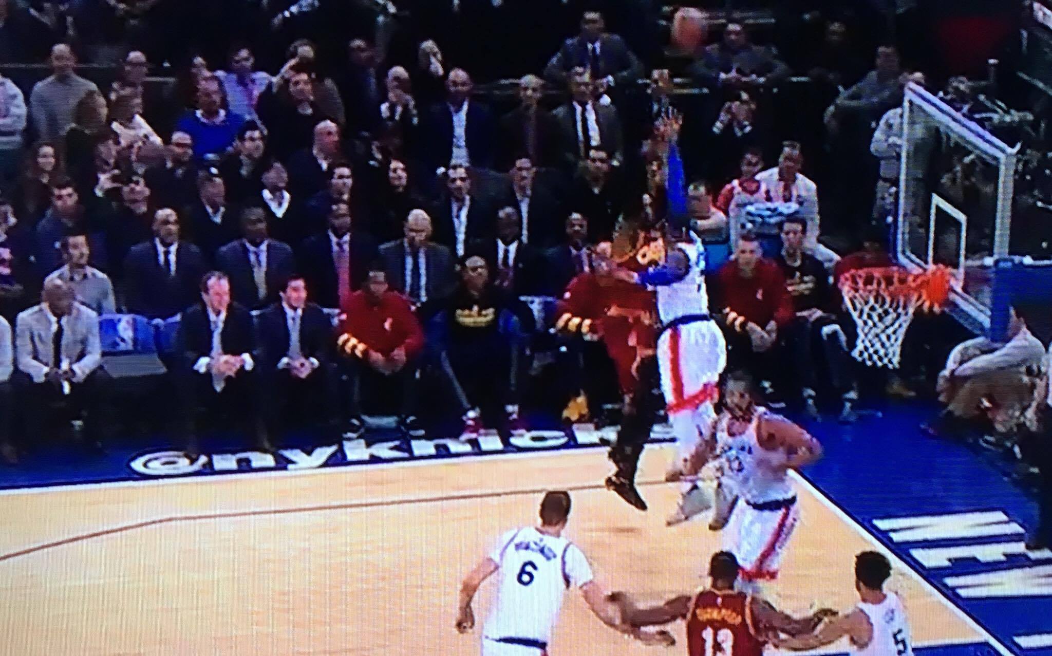 Video: LeBron James hits impossible fadeaway over Carmelo Anthony